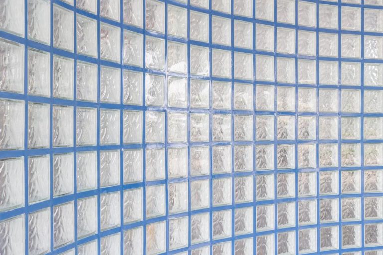 VEJA 5 DICAS PARA USAR BLOCOS DE VIDRO CORRETAMENTE | Distel Telhas